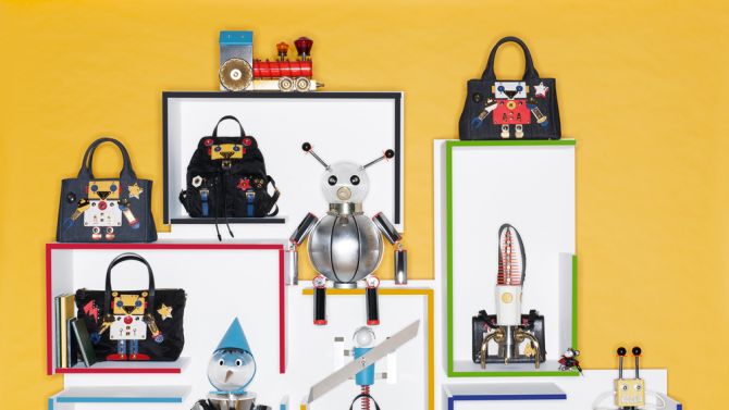 Prada svela una capsule di borse ispirata ai robot - Grazia.it