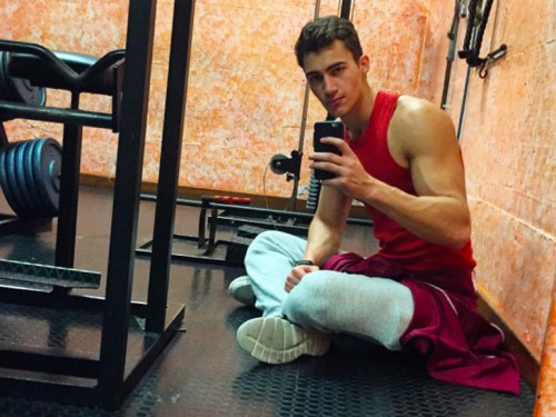 Chi è Alessio Pozzi: il modello italiano più amato del momento - Grazia.it