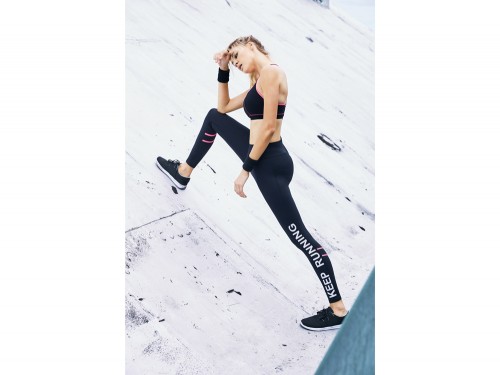 Kelly Rohrbach è il volto della linea fitness di Calzedonia - Grazia.it