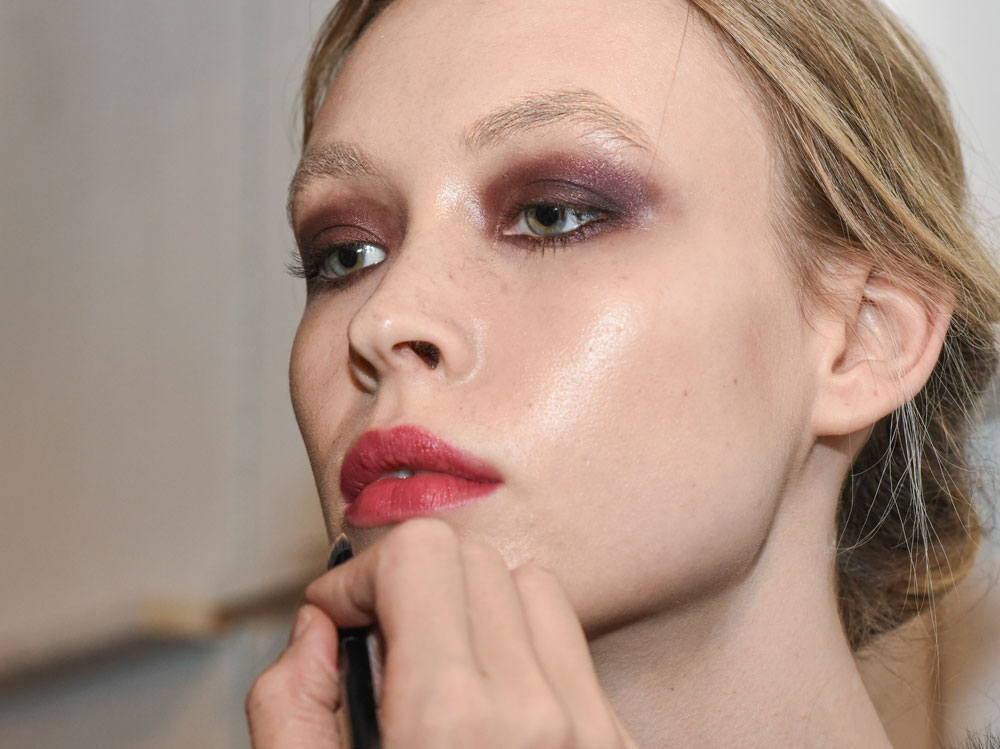 Come truccare le labbra per renderle più carnose - Grazia.it