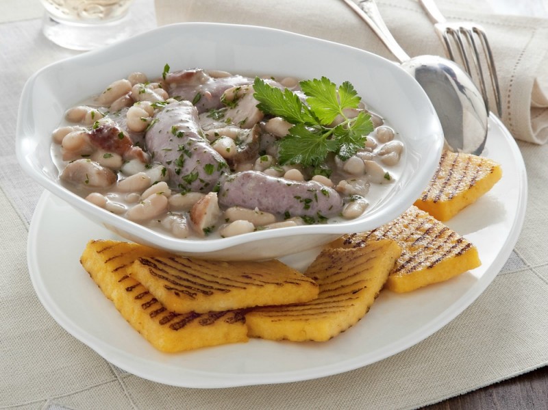 Salsiccia e fagioli in padella