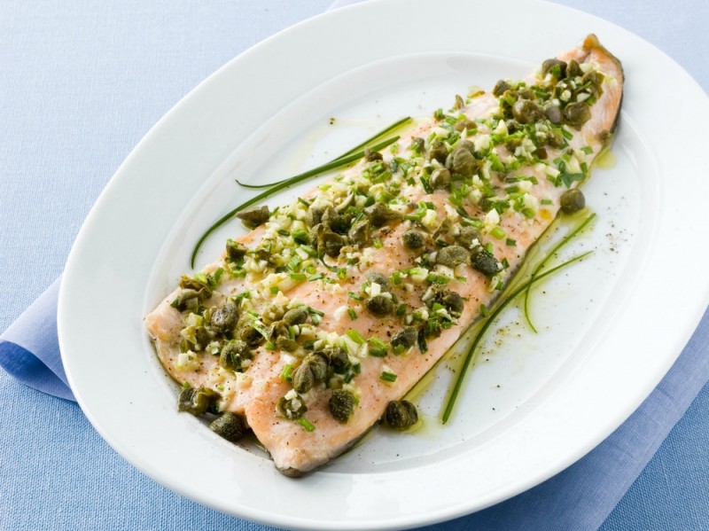 Trota al forno in salsa aromatica