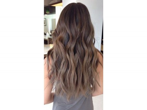 Mushroom brown hair: i capelli castano cenere del momento - Grazia.it