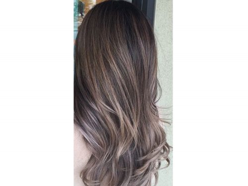 Mushroom brown hair: i capelli castano cenere del momento - Grazia.it