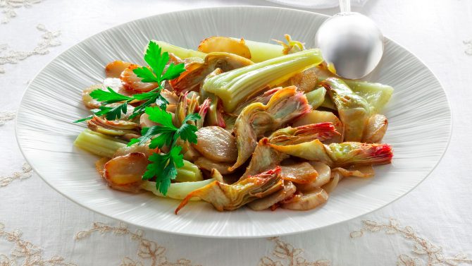 Cardi in padella con carciofi