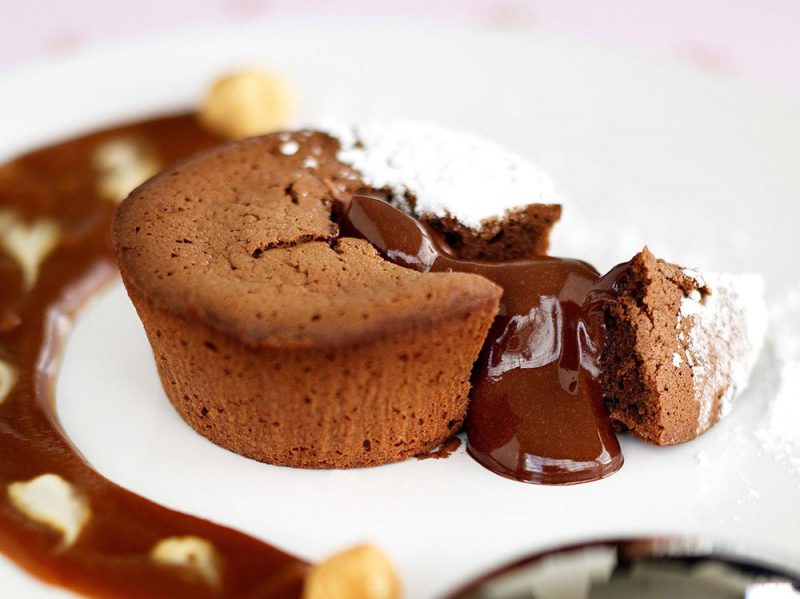 Tortini al cioccolato con salsa mou - Grazia.it