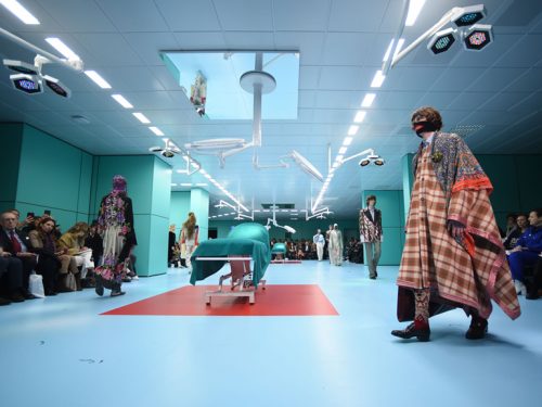 Gucci: la sfilata Cyborg Manifesto per l'Autunno-Inverno 2018