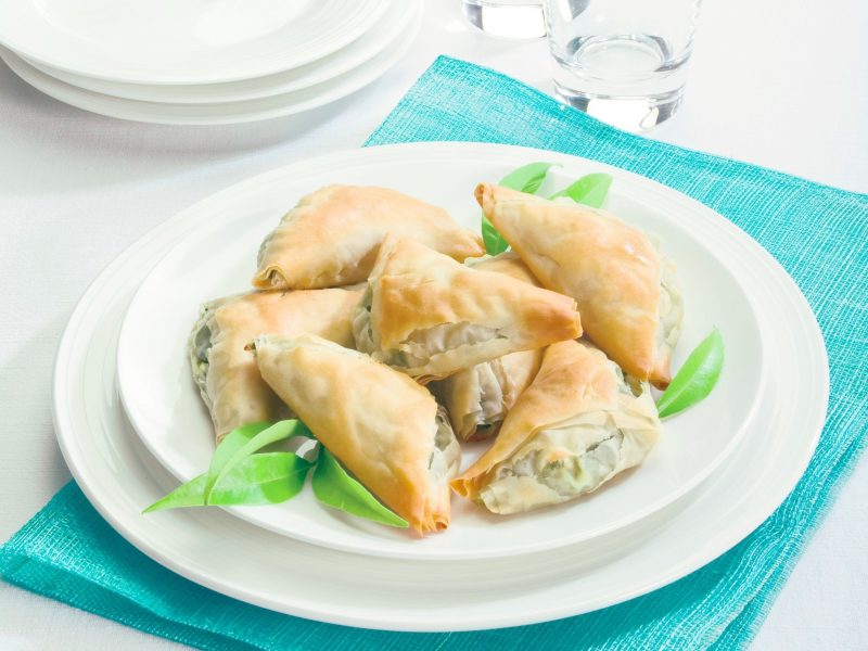 Triangoli di pasta fillo con feta e spinaci