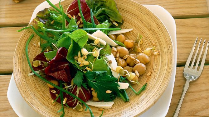 Insalata con farro, radicchio e senape rustica