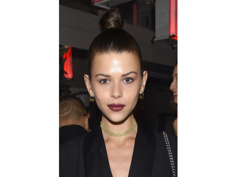 Georgia Fowler beauty look: focus su make up e capelli della modella