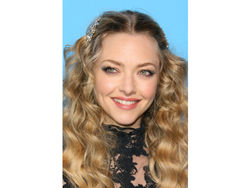Amanda Seyfried beauty look: focus su capelli e make up dell'attrice