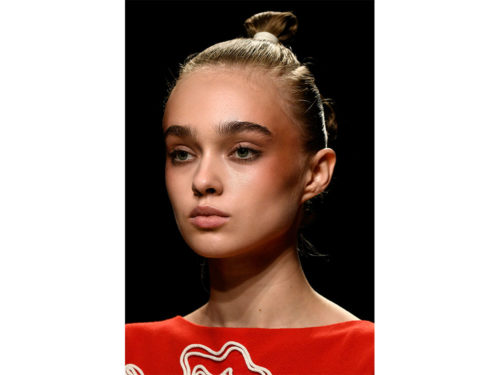Chignon da ballerina, spettinato, basso: tutte le varianti da provare ...