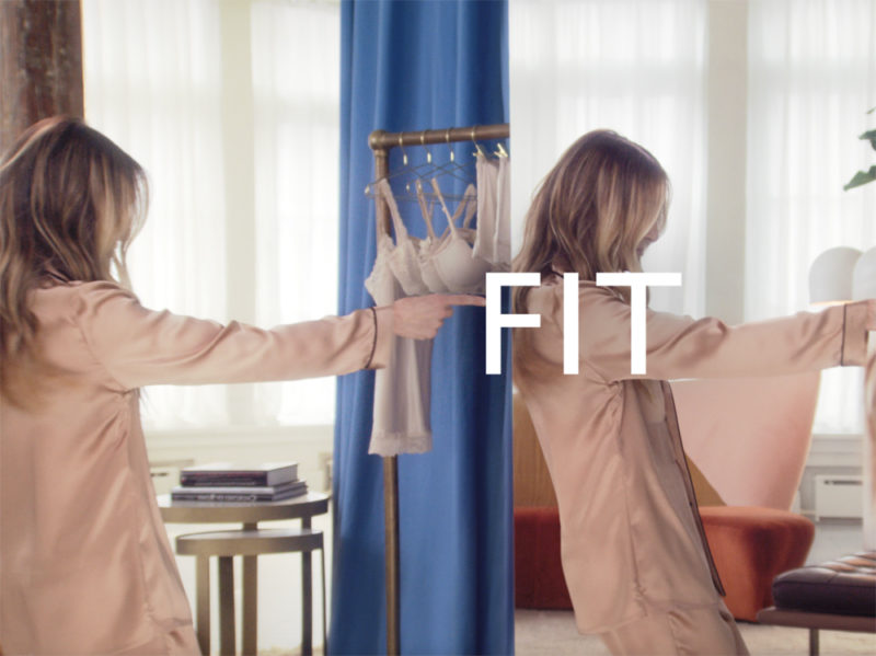 Intimissimi: Sarah Jessica Parker nella nuova campagna "Bra Twist"