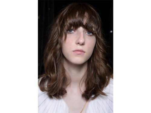 Frangia lunga: aperta, scalata, sfilata e a tendina, ecco come portarla