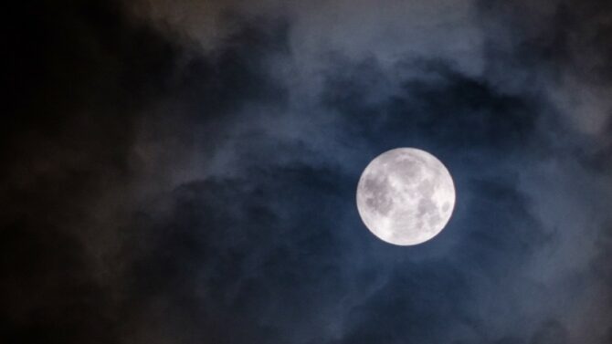 Ad Halloween ci sarà una rara Luna Blu: ecco cos'è e quando accade