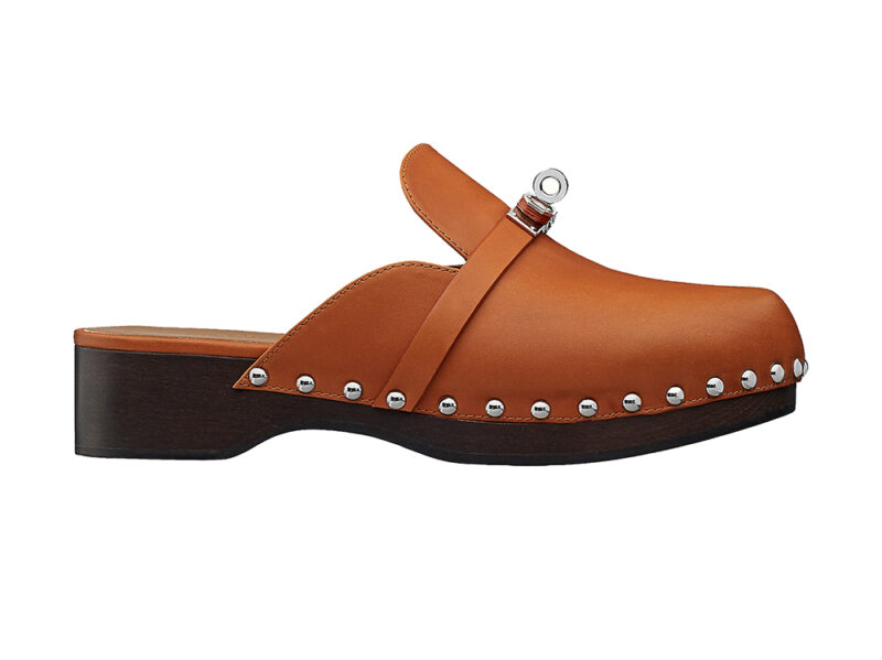 Zoccoli in legno: le clogs sono le scarpe più trendy della primavera 2021