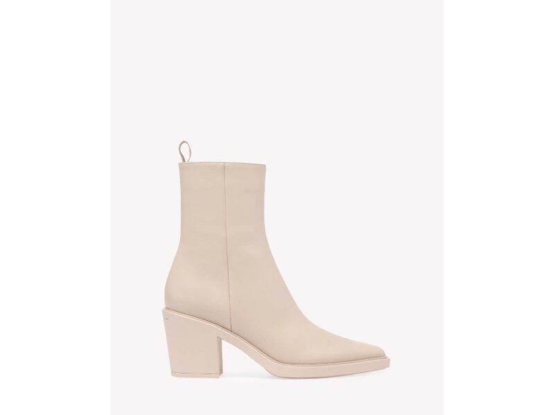 Stivaletti donna per l'autunno 2022: i modelli bassi o con i tacchi