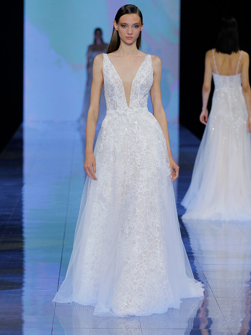 Nicole Milano: la sfilata di abiti da sposa 2024 a Barcellona