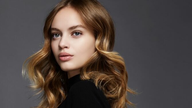 Capelli color caramello: tagli e sfumature da provare