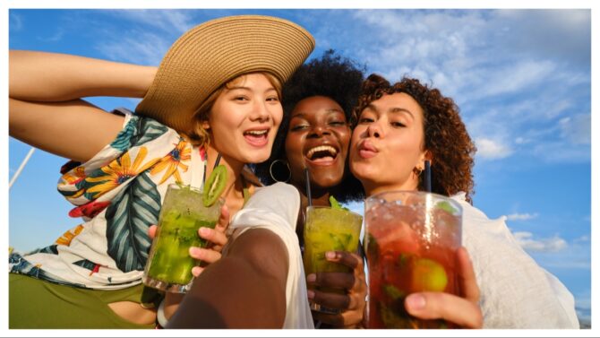 Profumo cocktail: 10 fragranze "da bere" ispirate a spritz, negroni ...