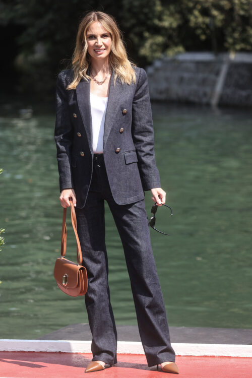 Tailleur donna: il completo giacca pantalone spopola a Venezia