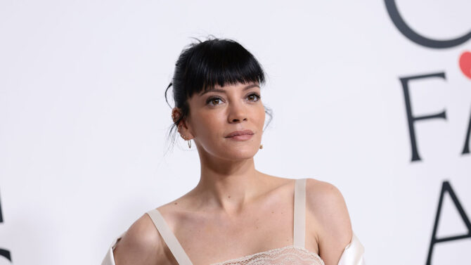 Lily Allen e il suo perfette revenge dress ai CFDA Fashion Awards