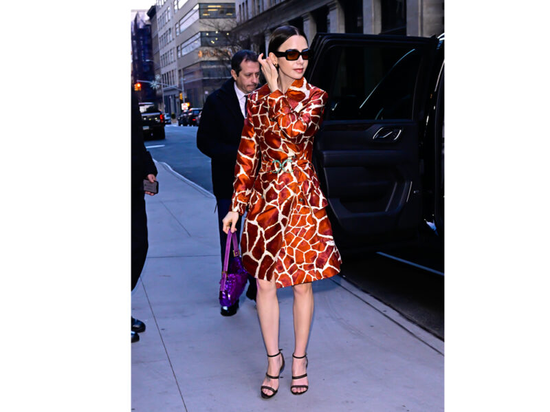 Lily Collins: i look più iconici sfoggiati fuori dal set di "Emily in ...