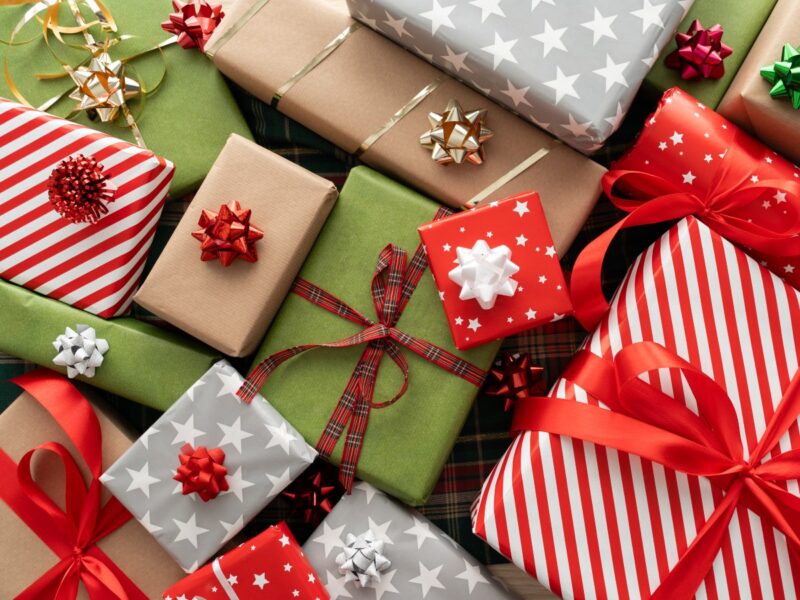 Ecco il segreto per impacchettare i regali di Natale in 4 mosse