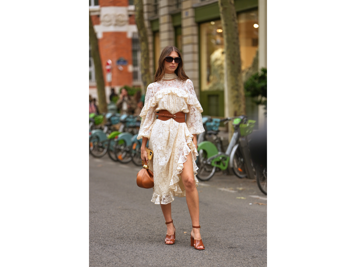 5 outfit per essere eleganti con vestiti e sandali