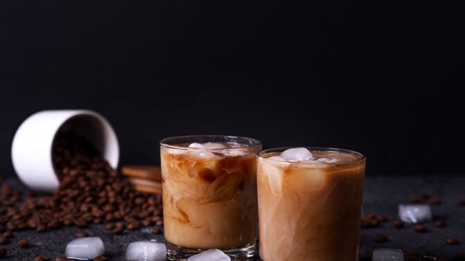 Crema fredda al caffè senza panna: il dessert estivo veloce e cremoso