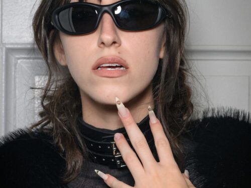 Single Dot French Manicure: il nuovo minimal dei pois sulle unghie