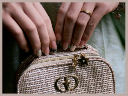 Unghie a pois: la nail art minimal chic dell’estate 2026 - Grazia