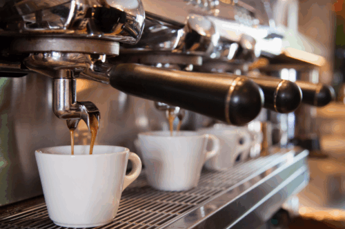 Ecco cosa rivela di voi la psicologia se comprate il caffè al bar ogni ...