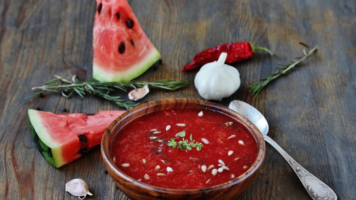 Gazpacho all'anguria: la ricetta più fresca dell'estate
